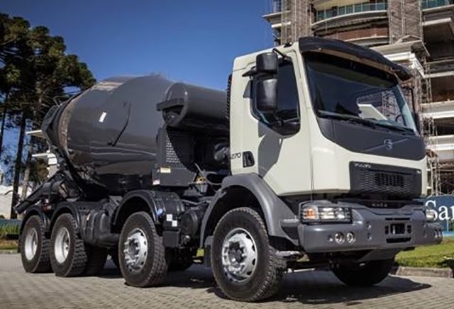 VM 270 8x4R - Transporte Mundial