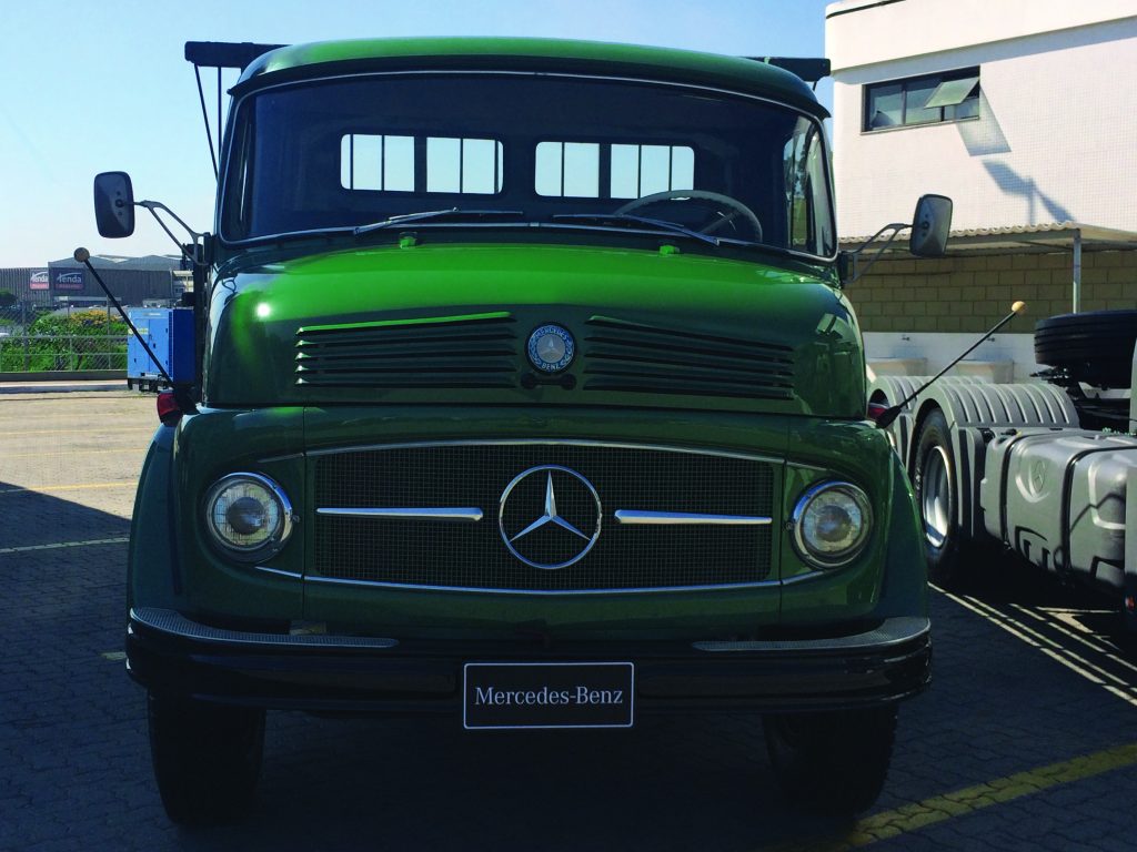 L-1111: motor de 121 cv e sucesso de vendas da MB - Transporte Mundial