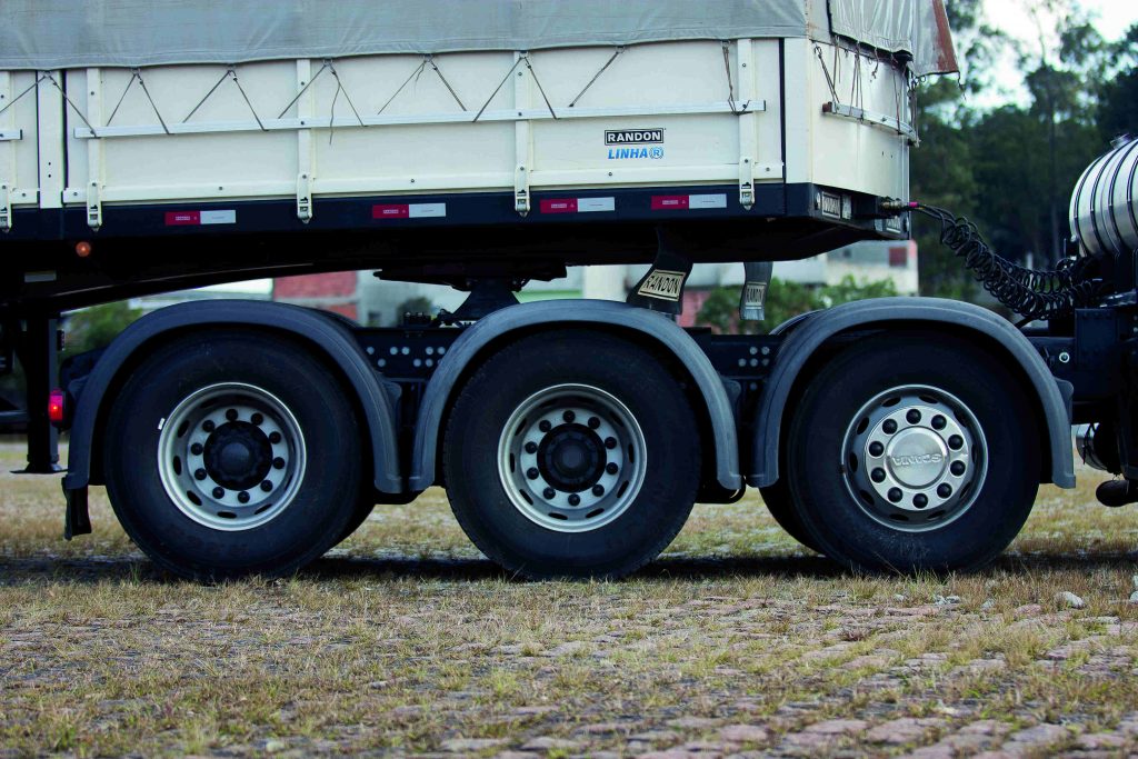 Scania R 440 8x2: mais eficiente que a vanderleia e menos custoso que o ...