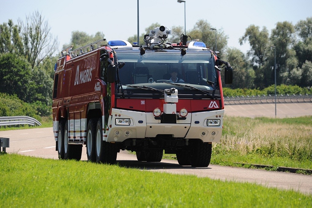 The Magirus Super Dragon 8x8 fire engine_420983 - Transporte Mundial