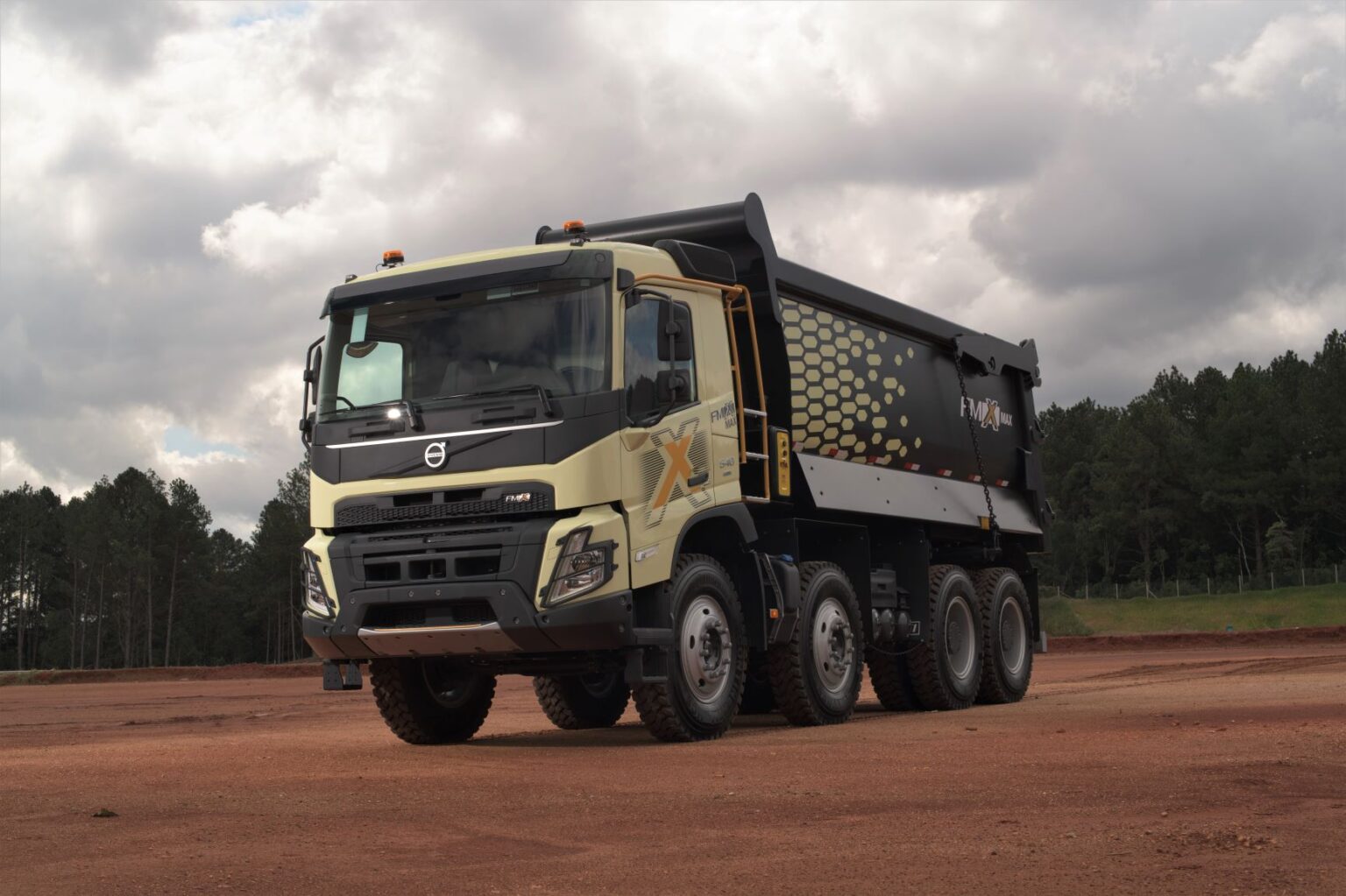 Geração 2022 do Volvo FH é lançada no Brasil com muitas novidades na ...
