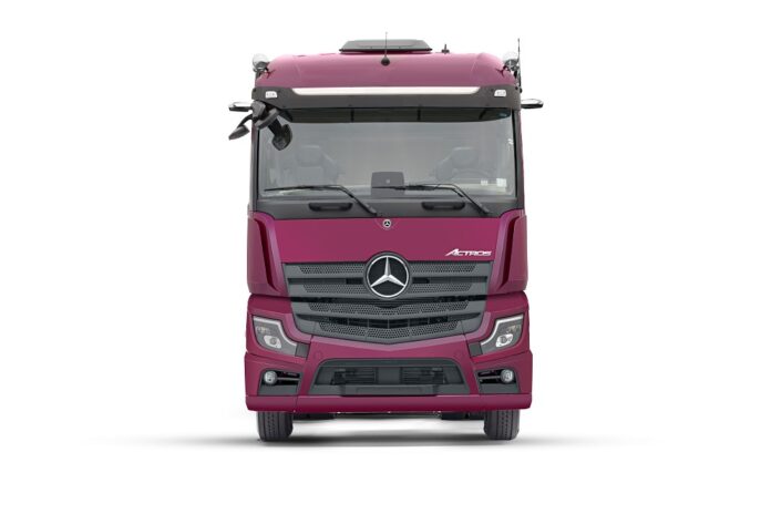 Actros Space e Arocs 6x4 substituem o Axor na linha 2023 - Transporte ...