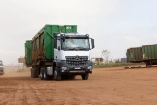 Actros Space e Arocs 6x4 substituem o Axor na linha 2023 - Transporte ...