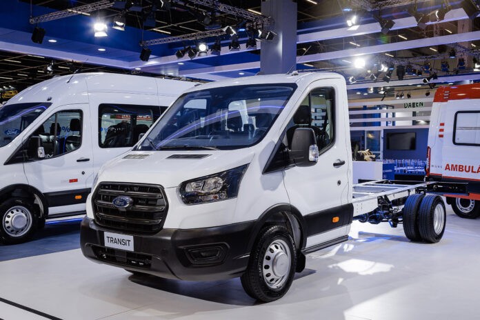 Ford lança mais três modelos da linha Transit e vai testar a E-Transit ...