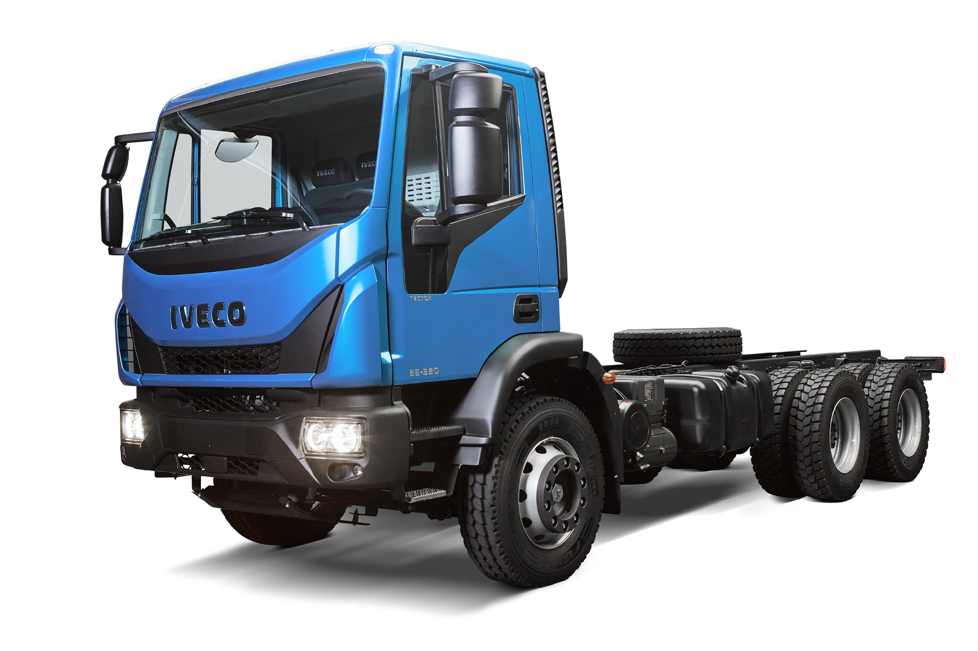 Iveco Tector 2023 conta com versão a gás e melhorias na cabine e ...