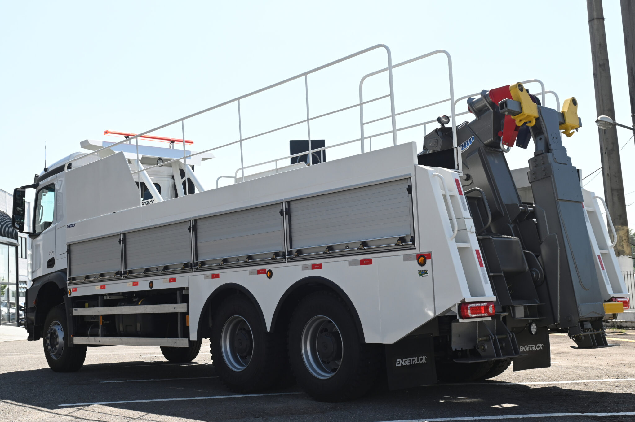 Mercedes-Benz Arocs 3351 6x4 estreia na operação de autosocorro ...