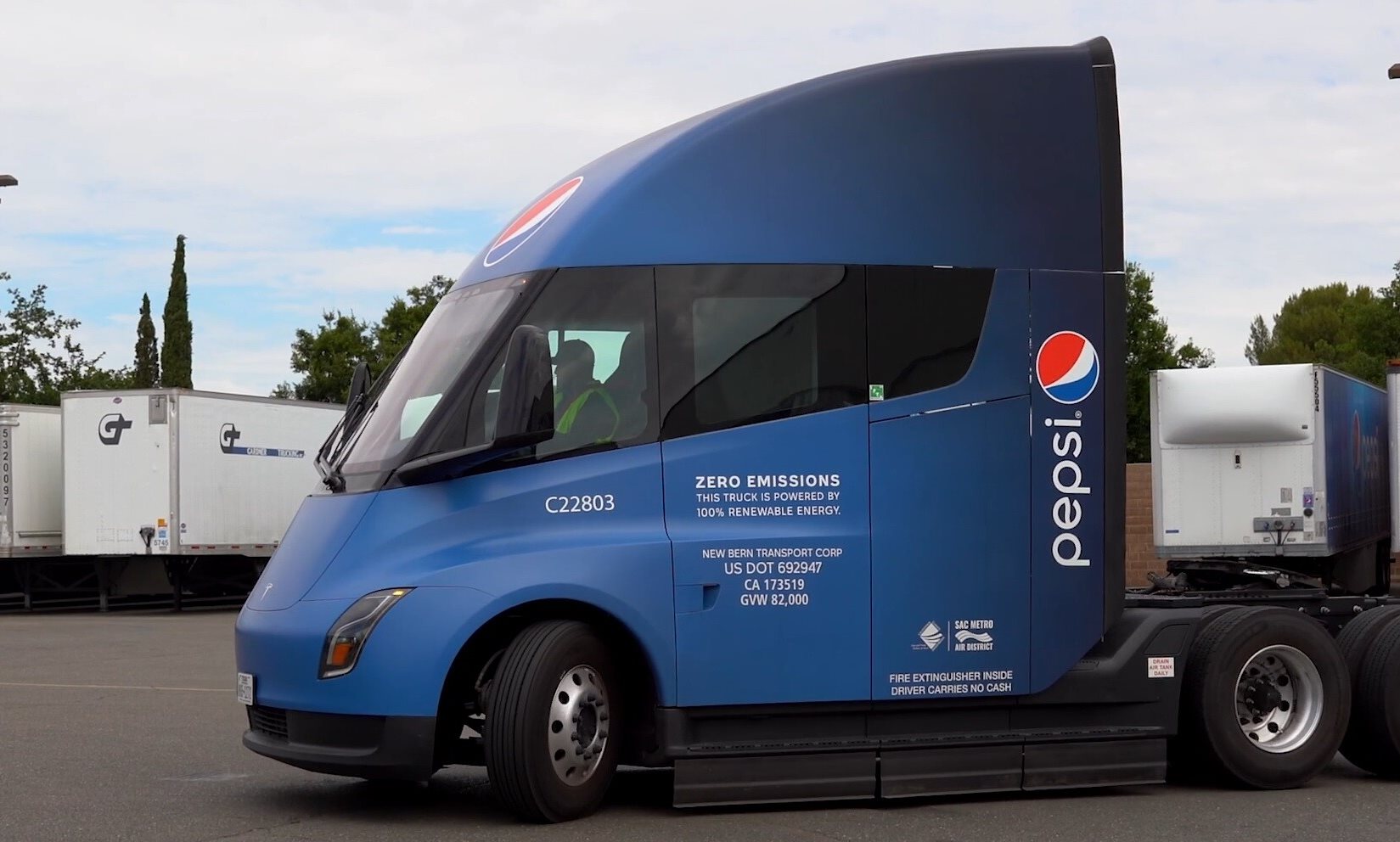 Caminhões elétricos: Tesla e Freightliner mostram seus atributos ...
