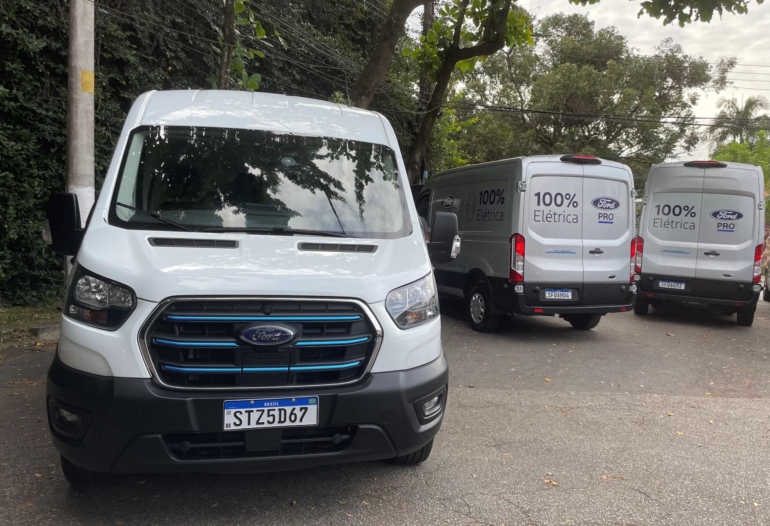 Dirigimos a Transit elétrica que já está à venda no Brasil - Transporte ...