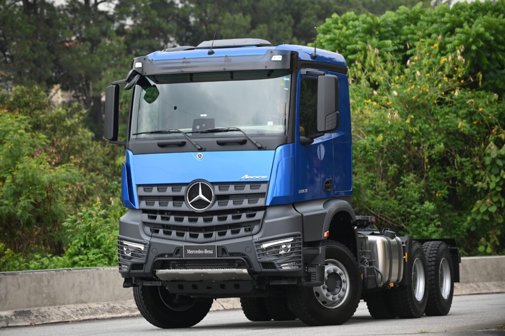 Mercedes-Benz fortalece modelos pesados e muda design do Accelo ...