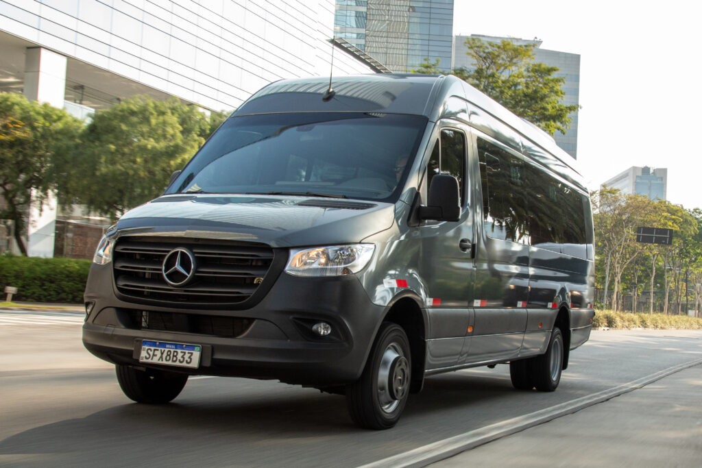 Mercedes-Benz Sprinter chega equipada e a partir de R$ 250,7 mil ...