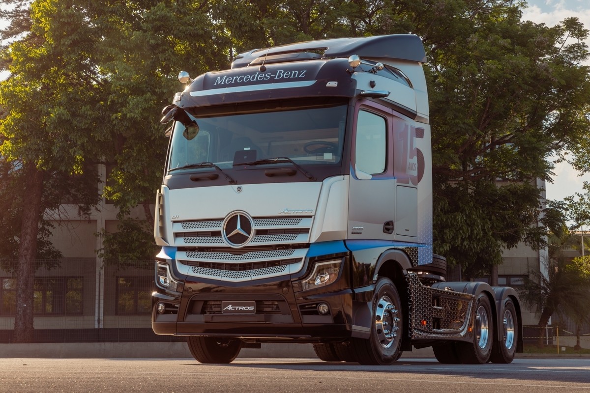 Actros Evolution ganha série especial de 15 anos do modelo no Brasil ...
