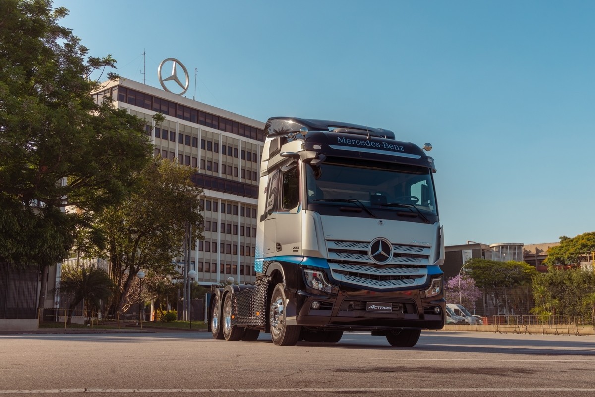 Actros Evolution ganha série especial de 15 anos do modelo no Brasil ...