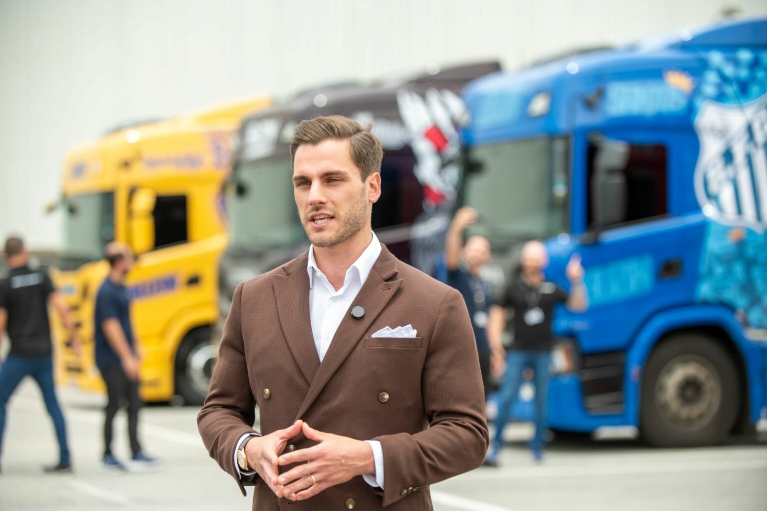 Buzin Transportes compra Scania personaliza e faz vitrine; assista ...