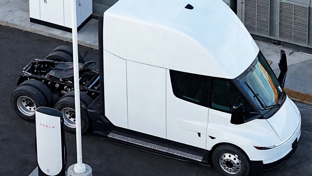 Carregamento recorde aproxima Tesla Semi do diesel; veja o vídeo ...